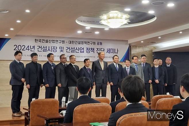 일감 잃은 건설업체 1년새 15만개 늘었다