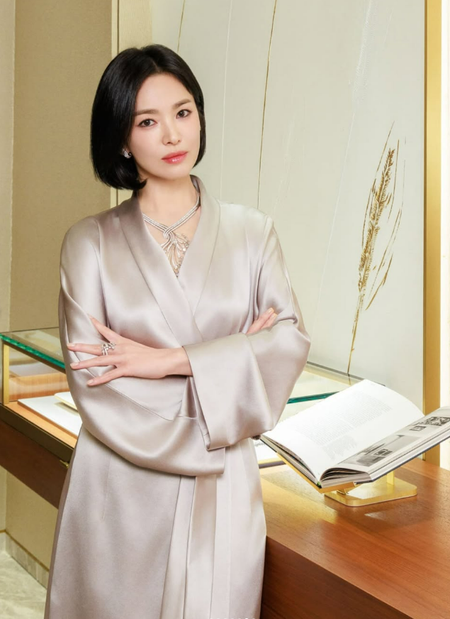 송혜교 너무 우아한 단발 여신완벽한 실크 드레스 자태