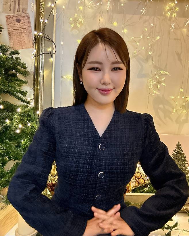 송가인 37살 맞아 단발헤어에 트위드 입고 러블리 뿜뿜 스타픽