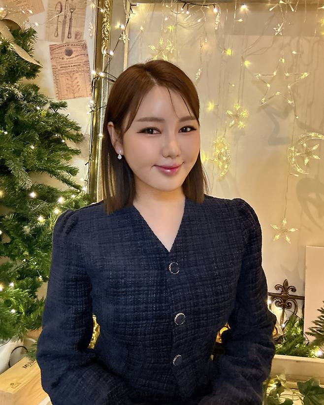 송가인 37살 맞아 단발헤어에 트위드 입고 러블리 뿜뿜 스타픽