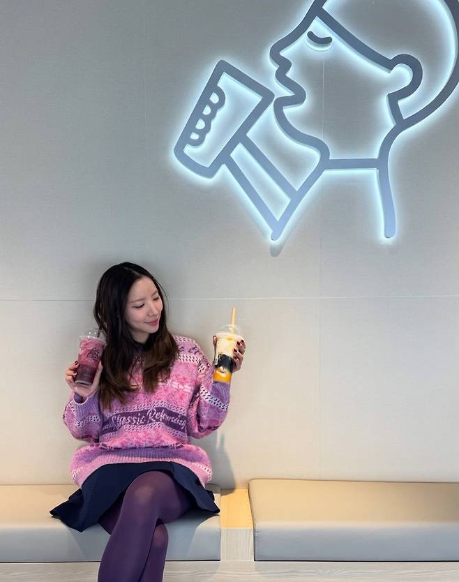 김서영 아나 고구마가 생각나는 계절 보라색 타이즈 신고 독특한 데일리룩 뷰티는 내운명