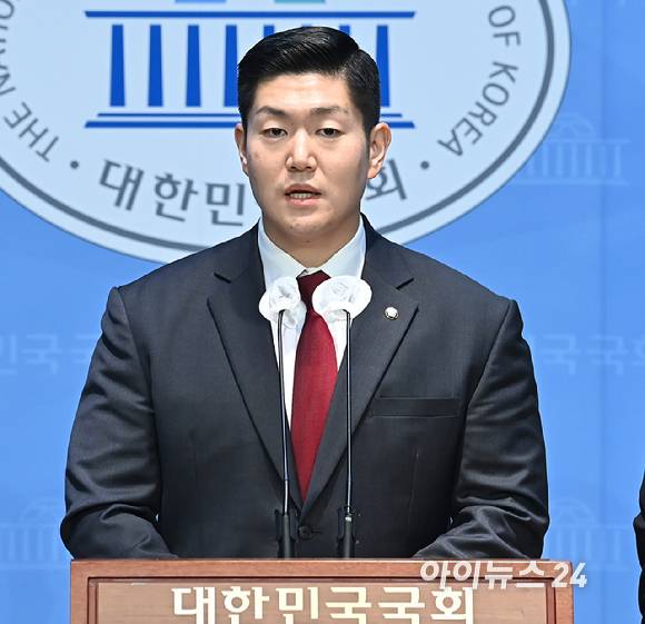 포토 김재섭 윤 대통령 탄핵당론으로 탄핵 찬성해달라