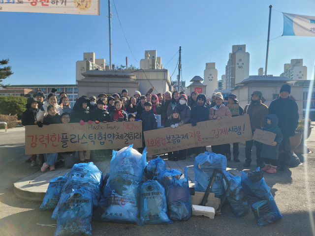 담배필터도 플라스틱꽁초 함부로 버리지 마세요”