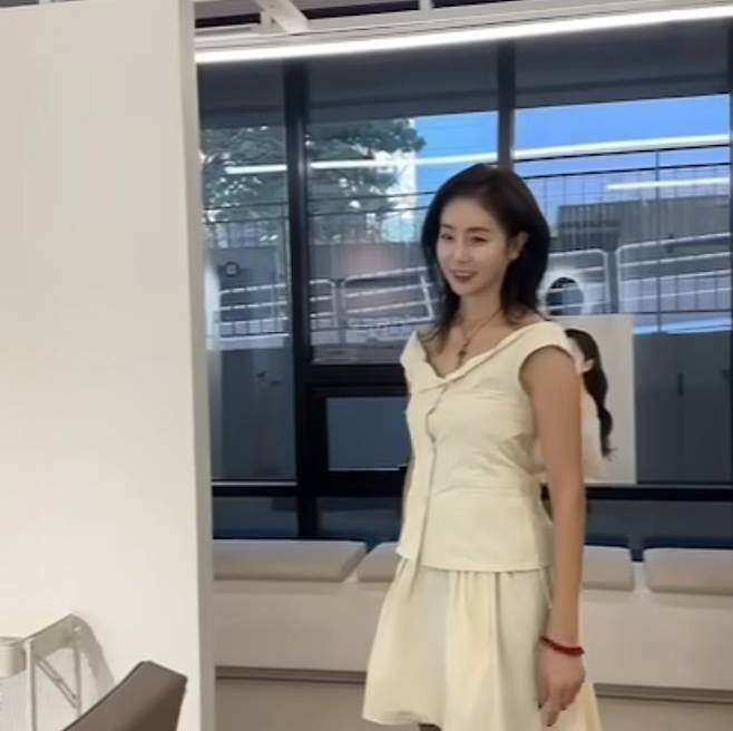 한다감 개명 후 건강·미모 모두 레벨업 앞짧뒤길 드레스로 시선 강탈 스타와 패션