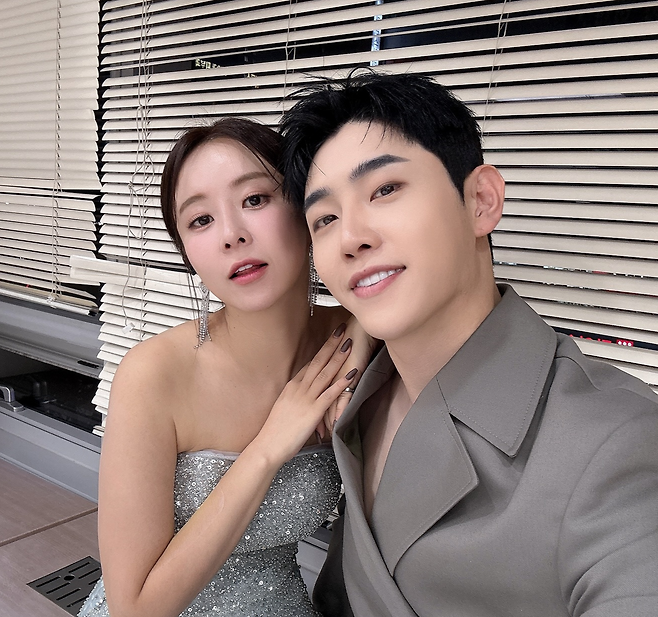 결혼은 사생활이라더니 결국 결혼발표한 5살 연상연하 커플 삶은영화