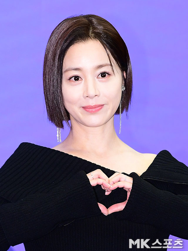 서영희 너무 찢어진 치마 모두가 놀란 고혹적 오프숄더 니트 원피스룩 뷰티는 내운명