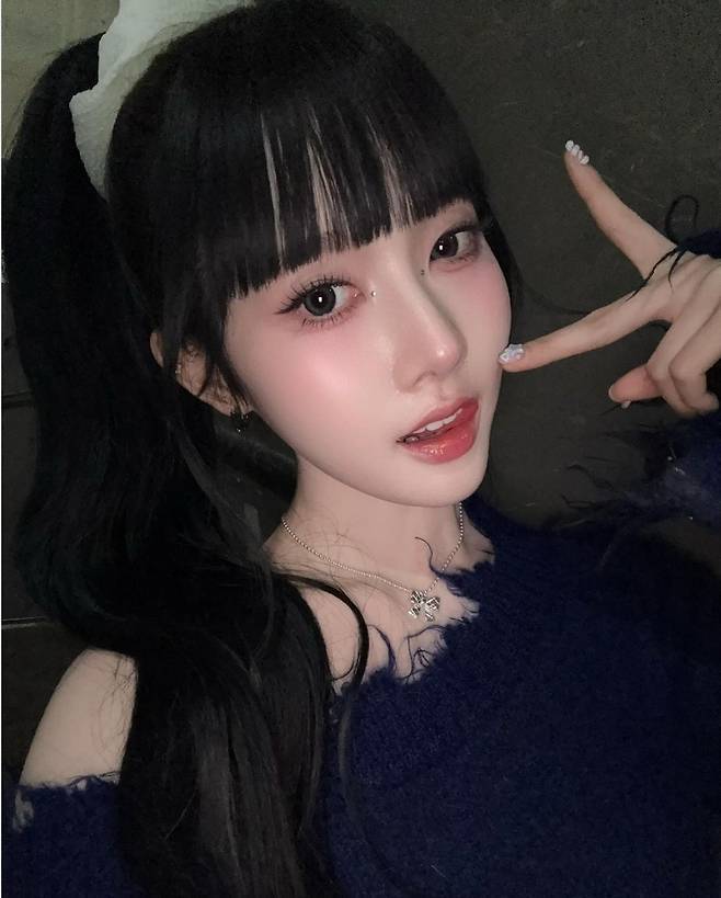 ‘박남정 딸 시은 아빠도 놀랄 대담 패션 크롭 원숄더와 줄무늬 미니스커트룩 스타와 라이프