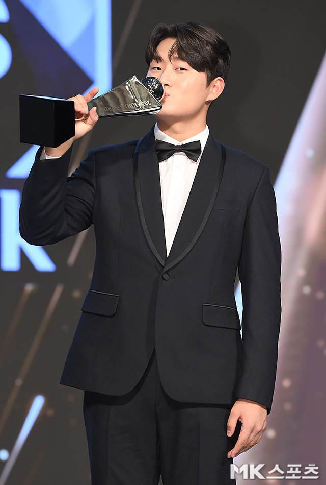 ‘신인왕 김택연 3000만원 1억4000만원 3667 인상 고졸 2년차 최고 연봉 타이新