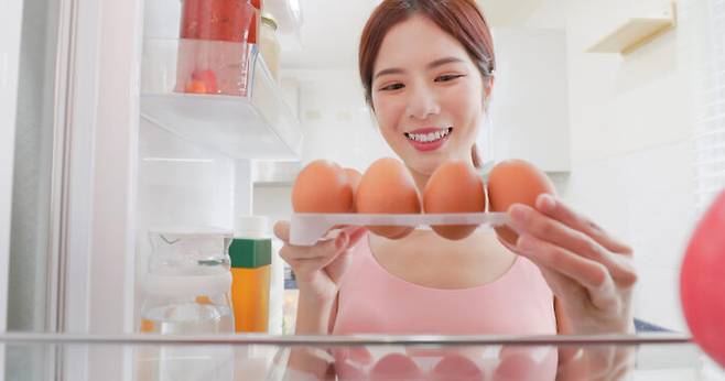 겨울에 냉장고에 있는데 뭔 걱정 그러다 음식 다 상한다”