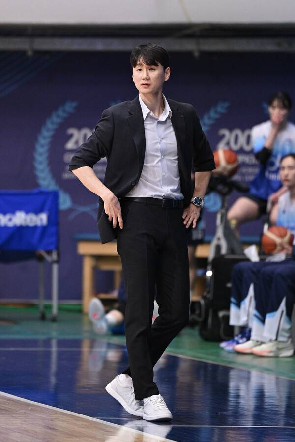 Stand현장 신한은행 이시준 감독 대행 승부처에서 선수들이 잘 해줘 만든 승리