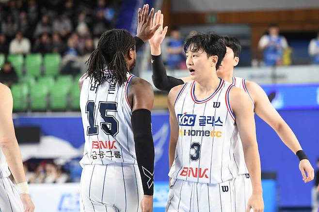 [BK 프리뷰] 시즌 10승 고지 노리는 KCC, 홈에서 연패 중인 DB 만난다