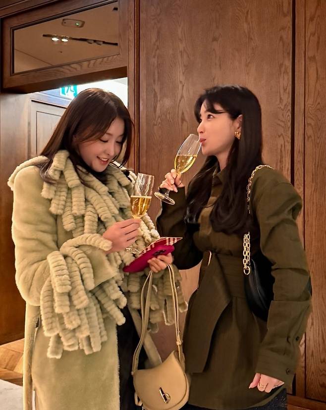 이시영 찐친 기은세랑 버버리 나잇 예쁜 언니들의 럭셔리 체크 머플러 후디룩 뷰티는 내운명