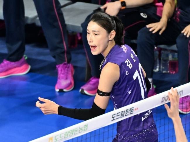 ‘지는 게 뭐죠 흥국생명 역대 팀 최다 14연승 행진김연경은 통산 5000득점 돌파