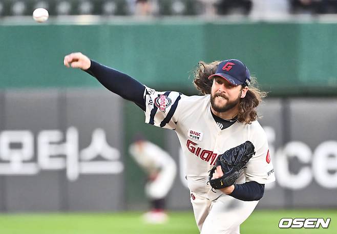 나이피치클락성담장 철거 롯데는 왜 196⅔이닝12승 사직 예수와 재계약을 포기했을까