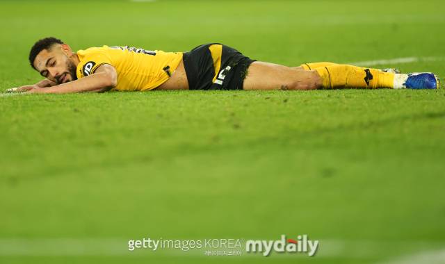 경기도 지고 매너도 졌다hwang 동료 경기 후 상대 스태프와 충돌 안경까지 벗겨 던졌다
