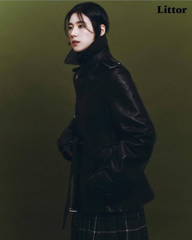 정은채 정년이 잊은 도시녀 깃 세우고 시크한 가죽 숏코트 체크 롱스커트룩 뷰티는 내운명