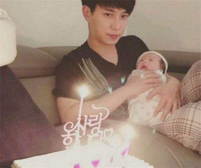 14살 연하 아내와 결혼 51세에 아빠 됐다 셀럽스케치