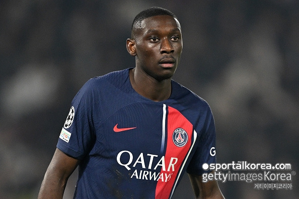 새 스트라이커 영입 추진하는 맨체스터 유나이티드 1430억 Psg 계륵 Fw 노린다임대 계약 유력