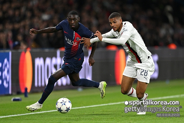 새 스트라이커 영입 추진하는 맨체스터 유나이티드 1430억 Psg 계륵 Fw 노린다임대 계약 유력