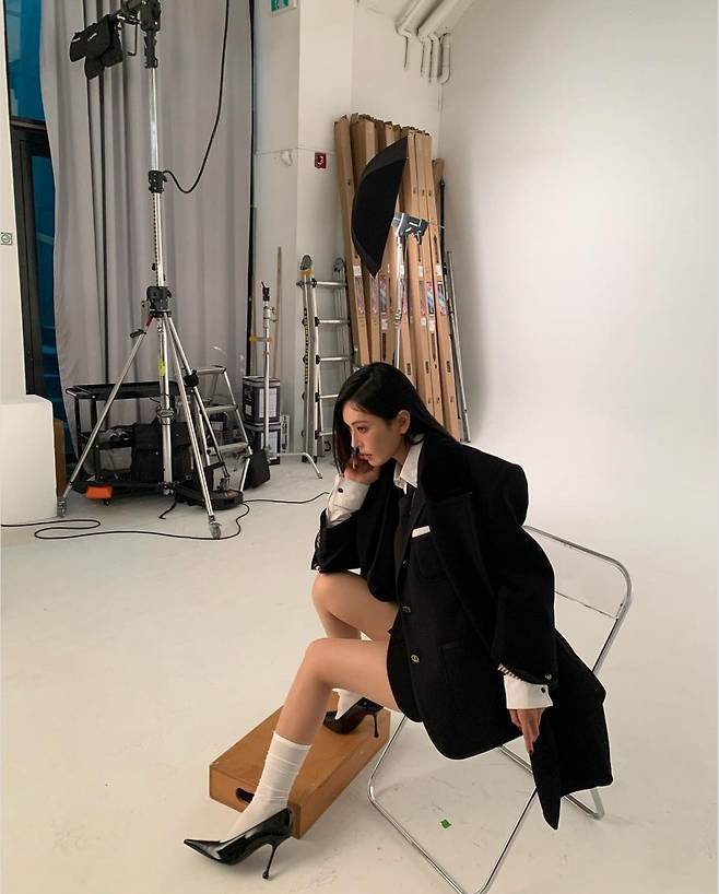 김소연 파격적인 쇼츠룩 우아함과 섹시미의 완벽 조화 스타와 라이프