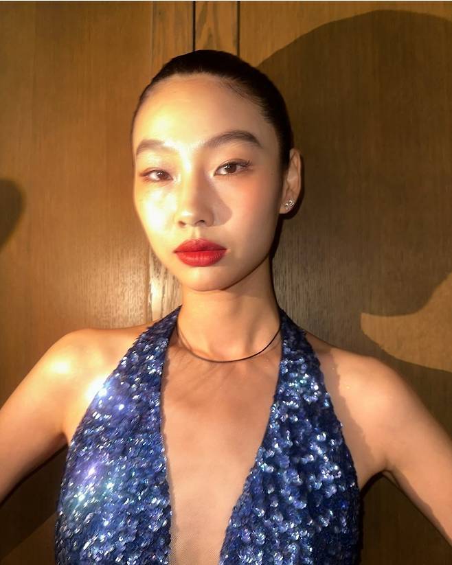 정호연 사우디 놀란 S라인 뒤태 숨겨둔 황금 골반 드러낸 백리스 드레스룩 뷰티는 내운명