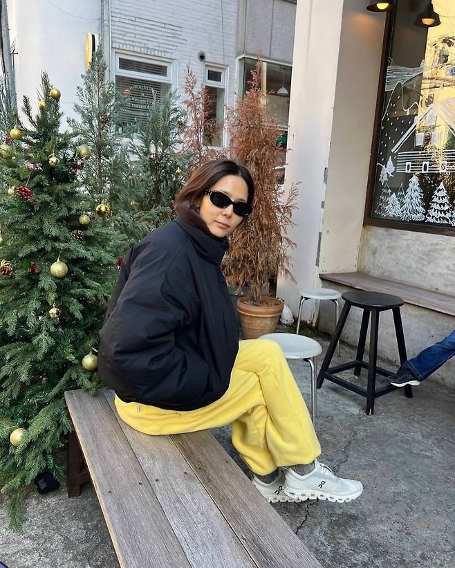 김나영 한없이 다정한 엄마 두 아들한테 꽃선물 받고 가뿐한 아우터룩 뷰티는 내운명