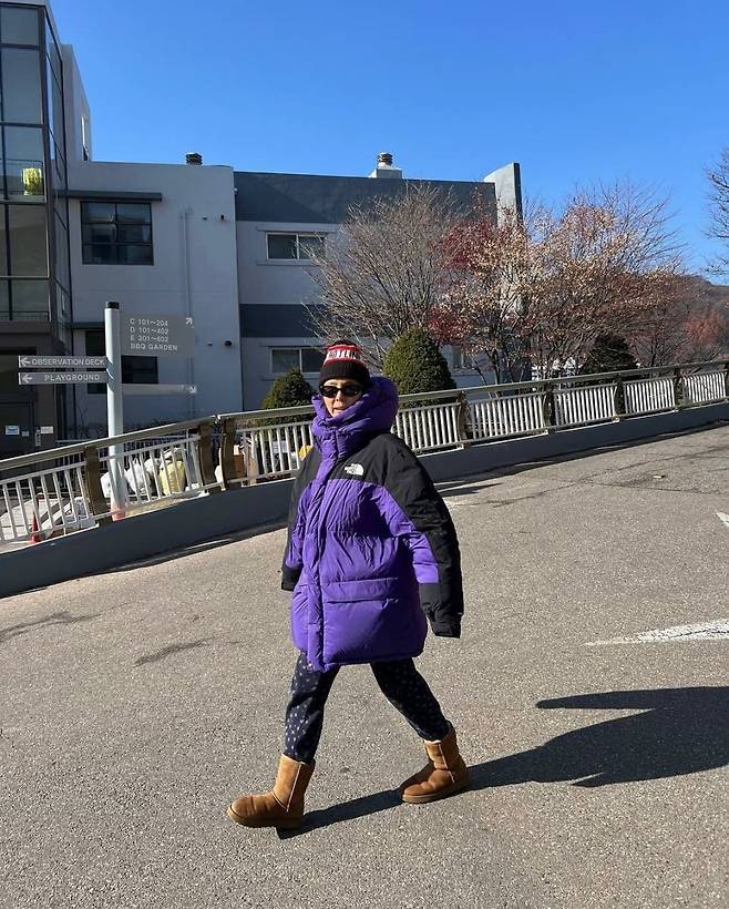 김나영 한없이 다정한 엄마 두 아들한테 꽃선물 받고 가뿐한 아우터룩 뷰티는 내운명