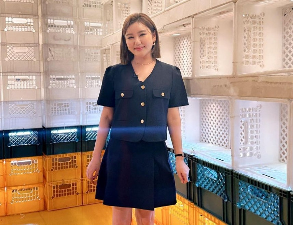 재산 40억식비에 4천만원 쓰고 명품관만 드나든다는 여가수 어썸클