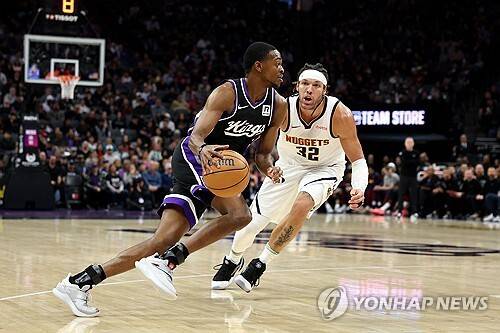 Nba ‘23점차 뒤집었지만··· Sac 요키치·머레이 앞세운 덴버에 패하며 4연승 좌절