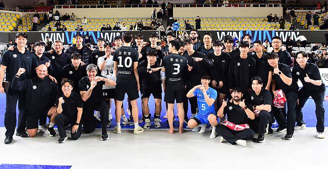 쌍포 레오 허수봉 폭발한 현대캐피탈 한국전력에 뒤집기