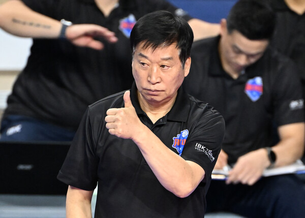 Stand현장 Ibk 김호철 감독 선수 몸상태가 제일 중요이소영이에게 많은 응원 주셨으면