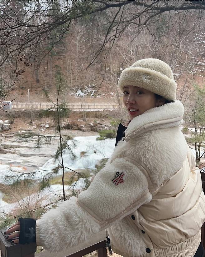 4월 출산 손담비 행복 가득 겨울 산책 양털 패딩에 옐로 팬츠로 러블리 매력 뷰티는 내운명