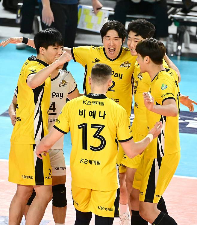 집중력 유지 Kb손해보험 뒷심 부족 노출한 삼성화재 4연패 빠뜨려