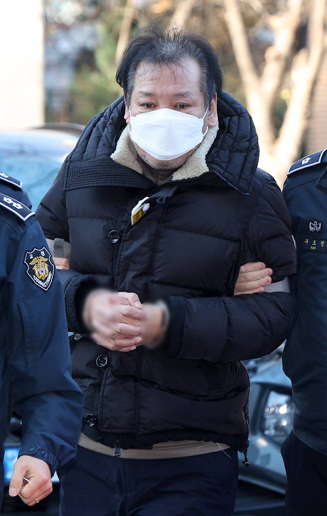 尹 부부와 무슨 관계냐”무속인 ‘건진법사 묻자 ” 구속심사 출석