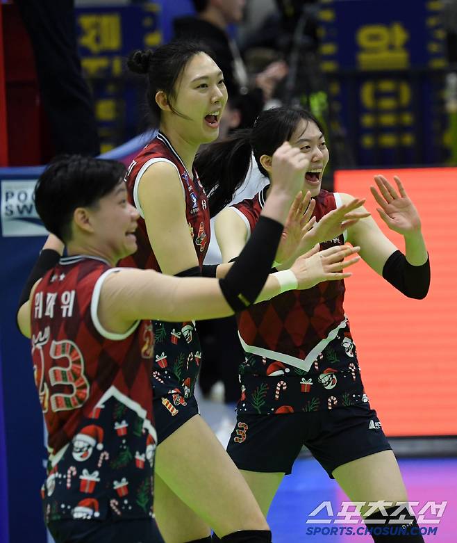 이럴수가 1위 흥국생명 셧아웃 참패로 2연패 2위 현대건설 압도적이었다 수원 리뷰