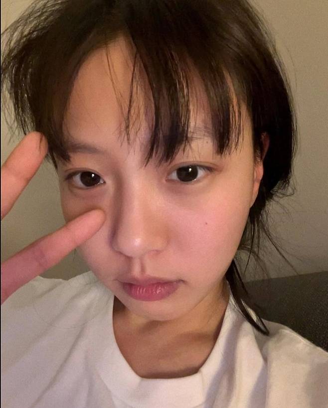 고민시 스카프 하나로 혼자서도 잘 놀아 동심 찾은 순수미 후드 집업룩 뷰티는 내운명