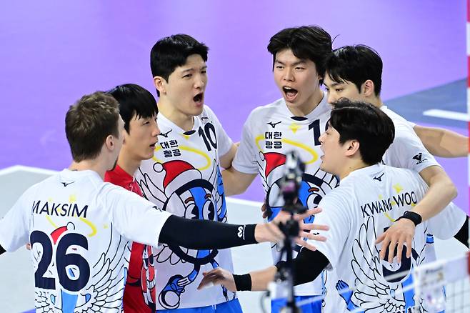 현대건설 독주 흥국생명에 첫 승리대한항공은 Ok저축은행 잡고 1위 추격