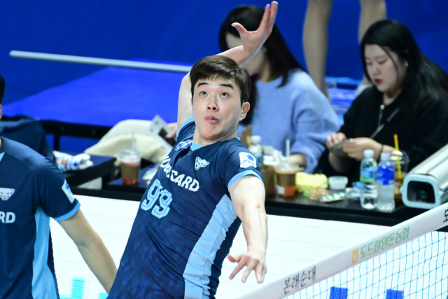 파죽의 7연승 현대캐피탈 레오vs알리 신경전→레드카드 혈투 속 우리카드에 3 1 승리허수봉레오 32점