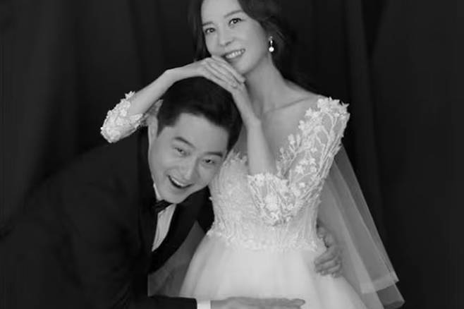13살 연하 변호사와 결혼·임신 사실 동시에 깜짝 발표한 톱 연예인 뉴스에이드