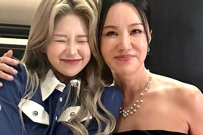 故 최진실 딸 이름 알린 최준희가 연말 트로피 품에 안게 된 이유 뉴스에이드