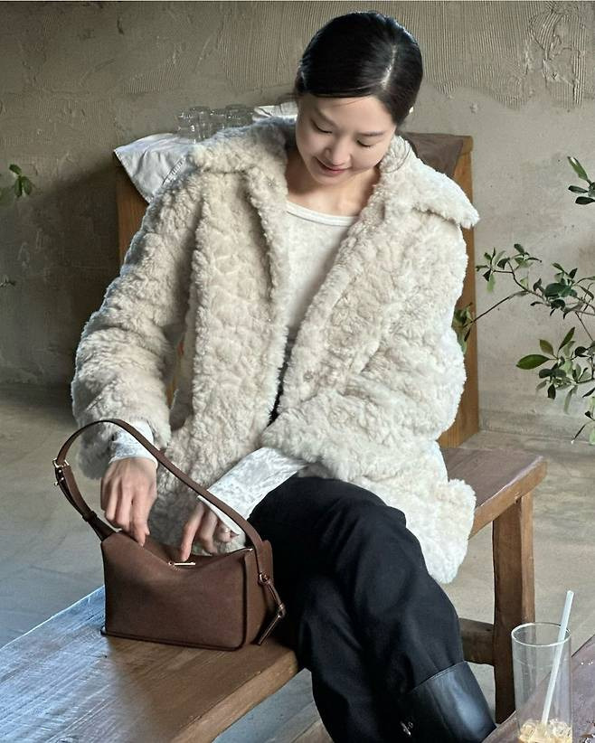 전진 아내 류이서 최애템 테디베어 코트 찰떡 소화 부츠 스타일링의 정석 스타와 라이프