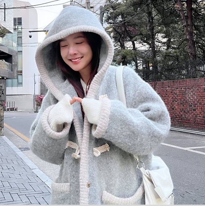 소유진 요즘 입기 딱 예쁜엄마의 귀요미 그레이 더플코트 데일리룩 뷰티는 내운명