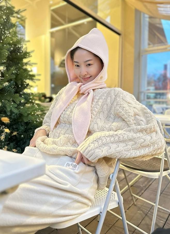 류이서 완전 러블리 끝판왕 귀달이 바라클라바 심쿵 케이블 니트 외출룩 패션엔