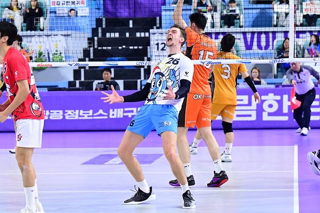 ‘우승 후보 현대캐피탈 대한항공 3r 맞대결‘성탄절 빅매치 승자는 누가 될까