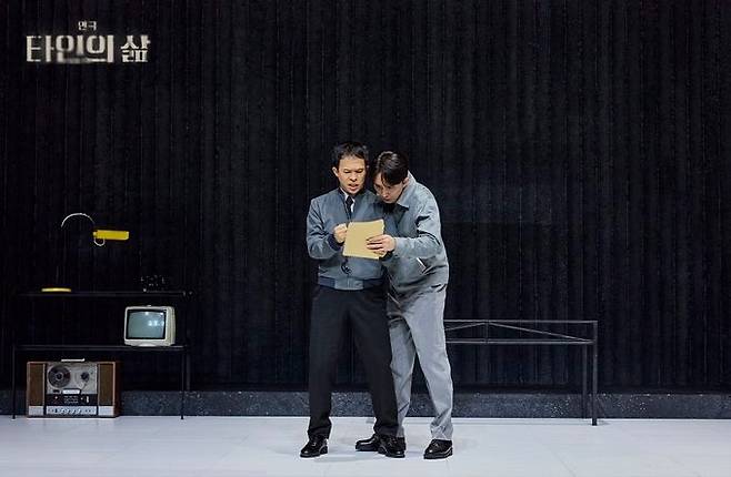 도청하던 경찰의 심경 변화 정극에서 드러난 이동휘의 매력