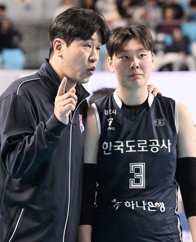 득점 1위 세터 신인왕 1순위 공격 본능 사령탑은 경계했다 나도 공격형 세터 좋아한다 하지만