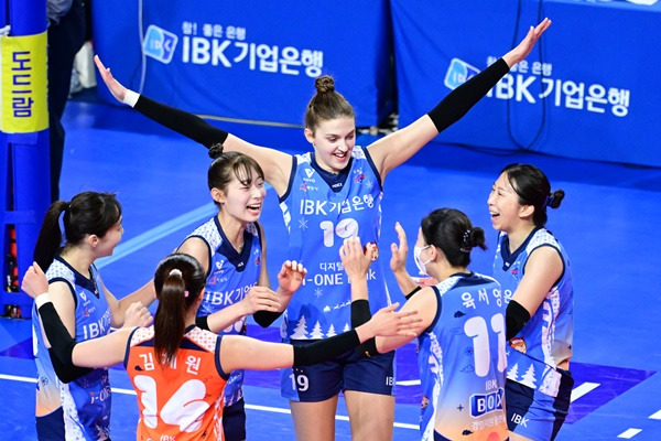 빅토리아육서영 36점 합작 Ibk기업은행 한국도로공사 꺾고 3연승 질주