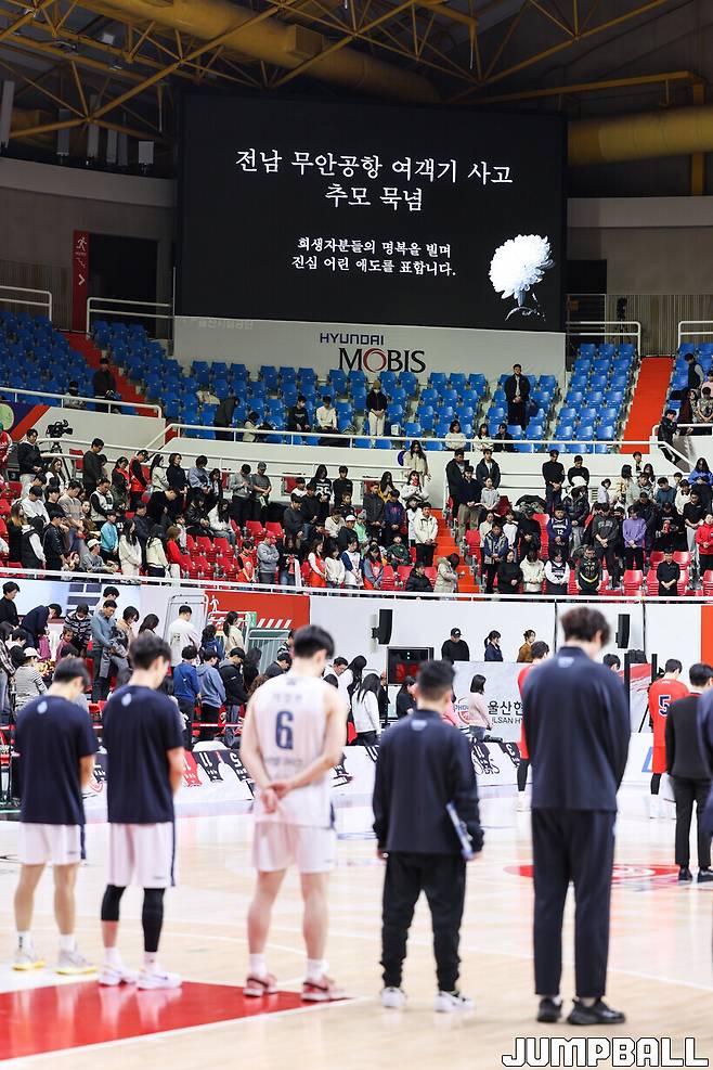 총평에 앞서 슬픈 이야기를 먼저 해야 할 것 같아요 애도 표한 조동현 감독
