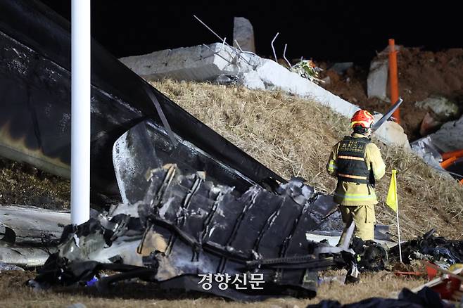 밤샘 작업에도 희생자 시신 인도 지연일부 Dna 통해 신원 확인 제주항공 여객기 참사