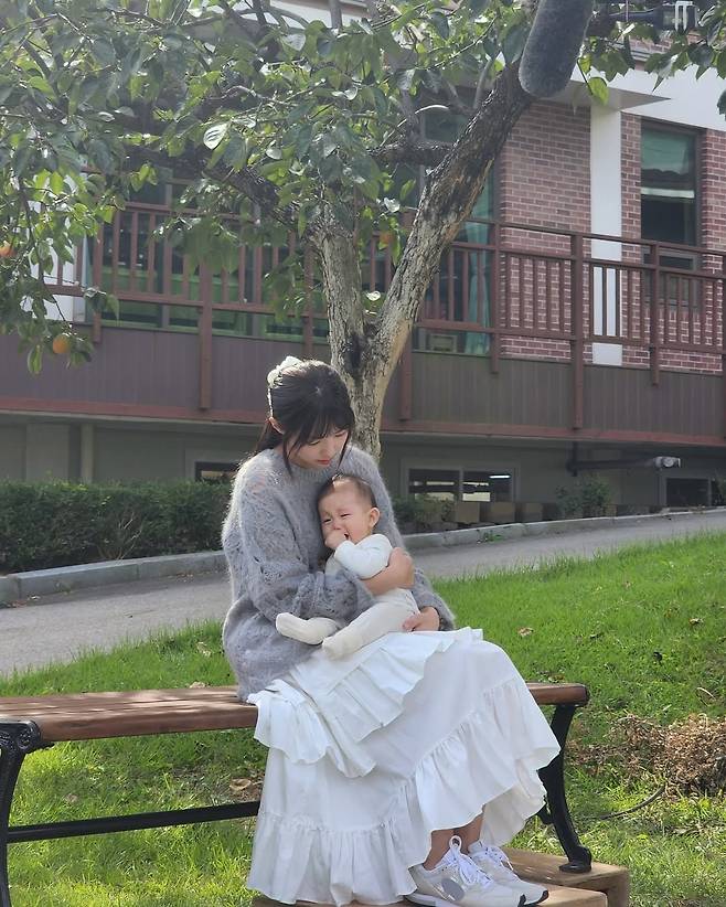 드라마에 친조카 데뷔 여배우 니트 롱스커트 스타일링 라이프업